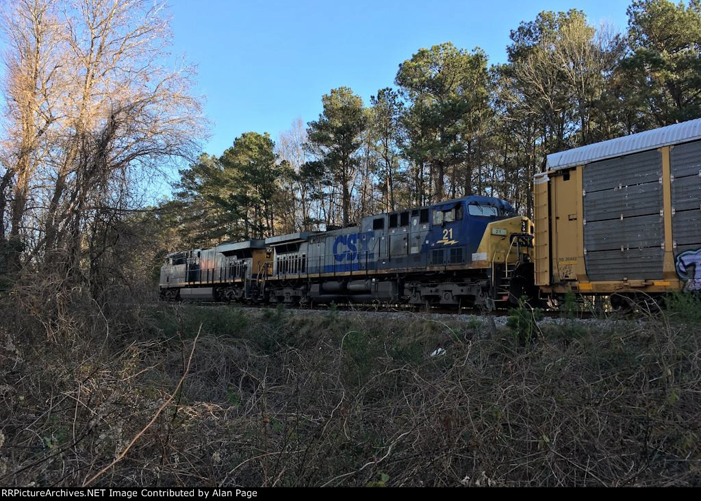 CSX 3134 and 21 wait for NB green with autoracks